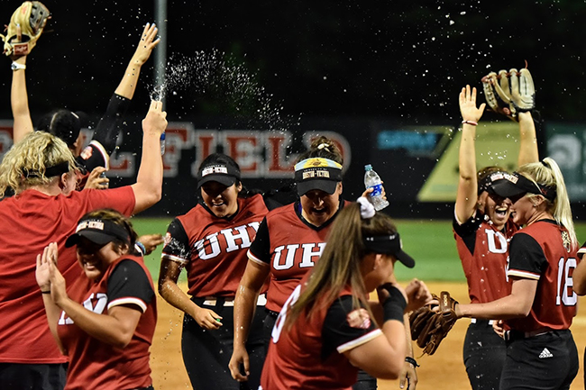 UHV NewsWire - UHV softball headed to NAIA World Series